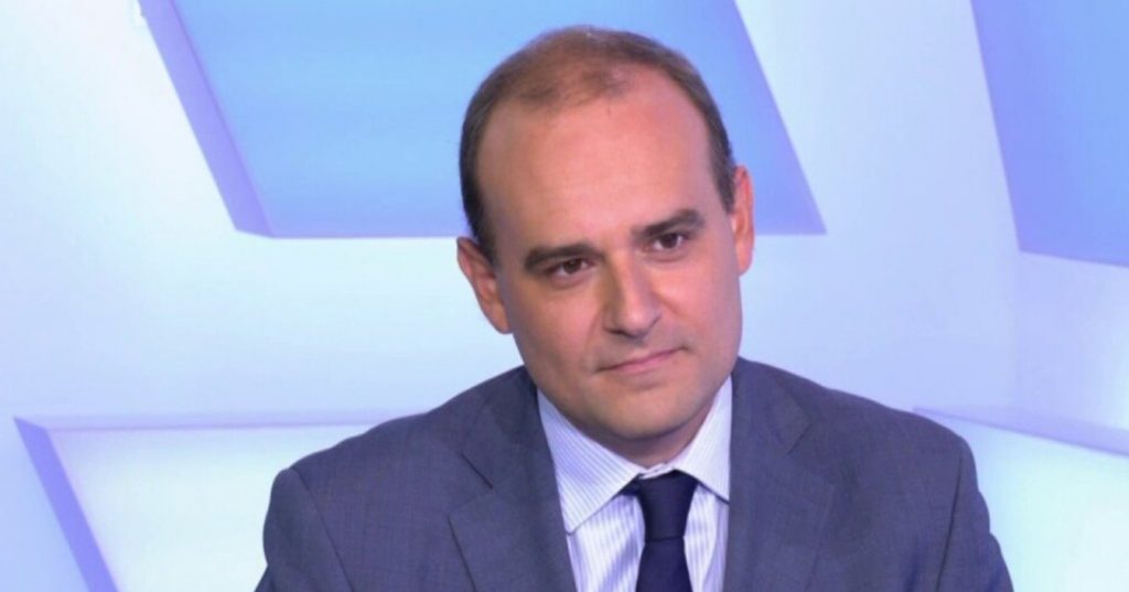 Rencontre avec Alexandre Holroyd, le député, la Reine et la Caisse des ...