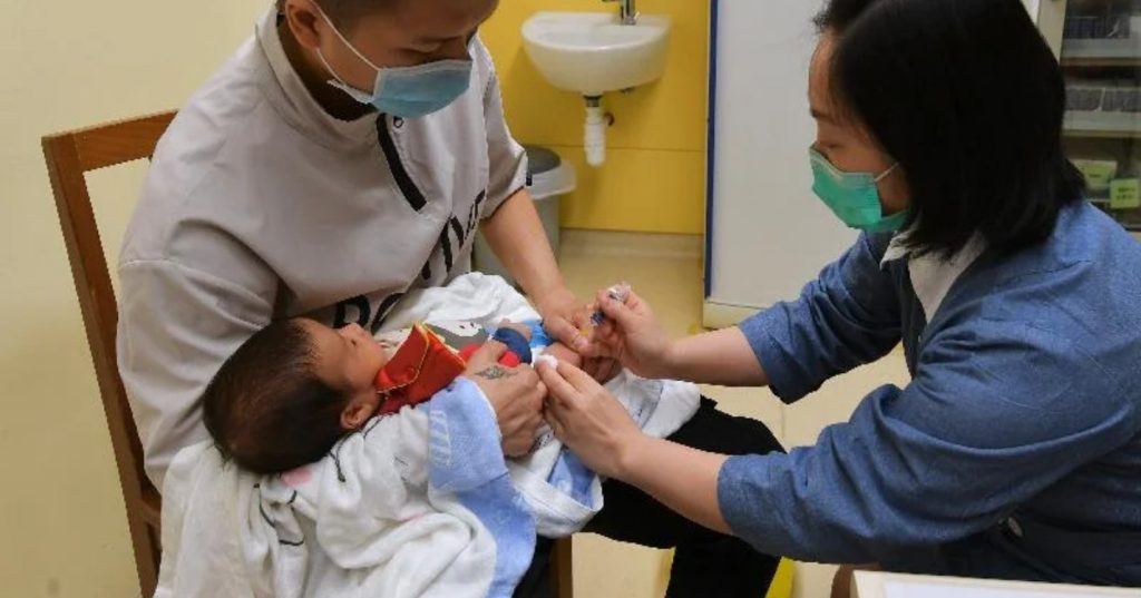 Vaccination des enfants de -3ans, la Croix-Rouge de HK vient en aide à ...